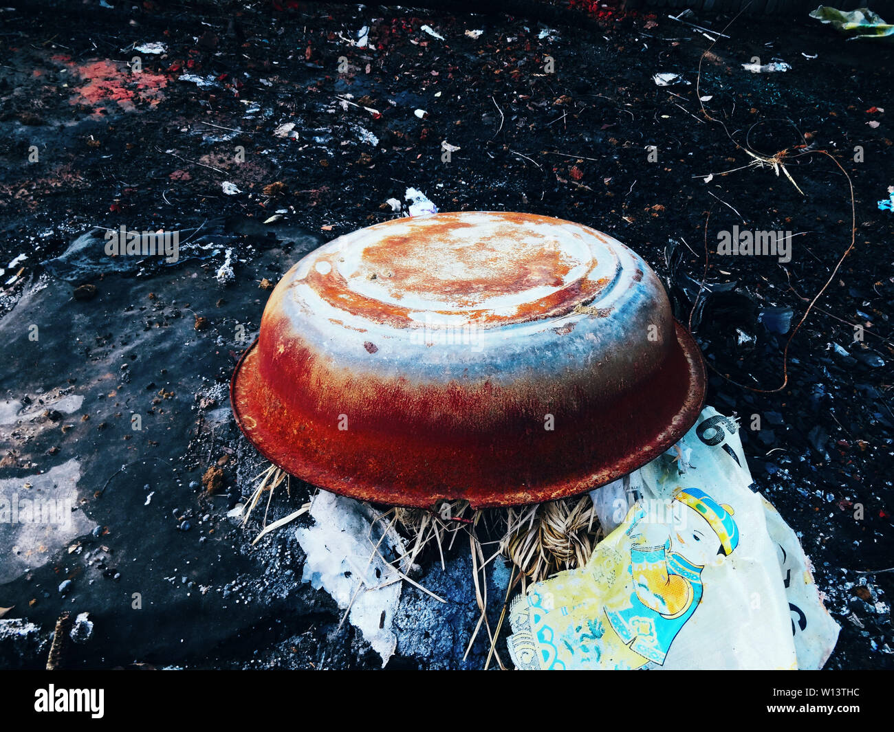 Aluminum basin High Resolution Stock Photography and Images - Alamy