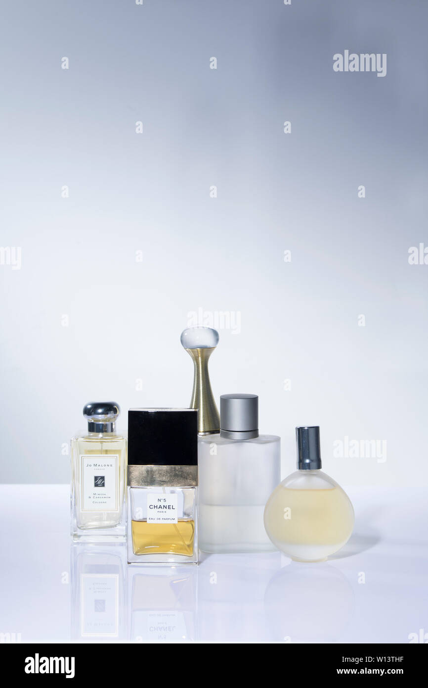 Fragrance research hi-res stock photography and images - Alamy