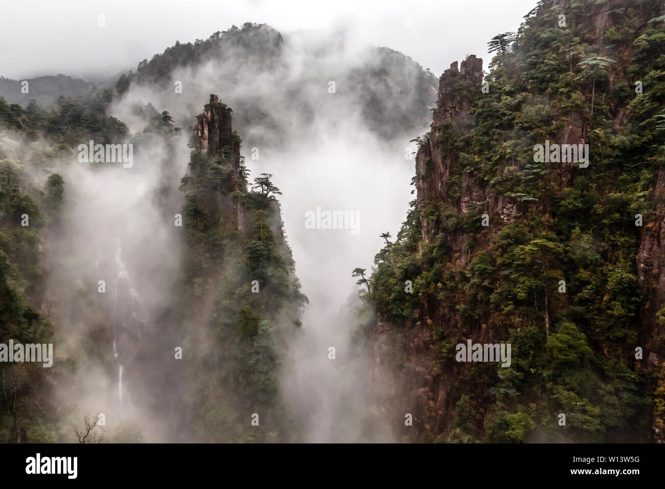 Hunan province falls hi-res stock photography and images - Alamy