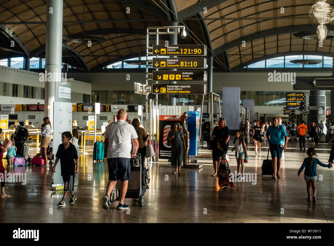 airport departure area Stock Photo - Alamy