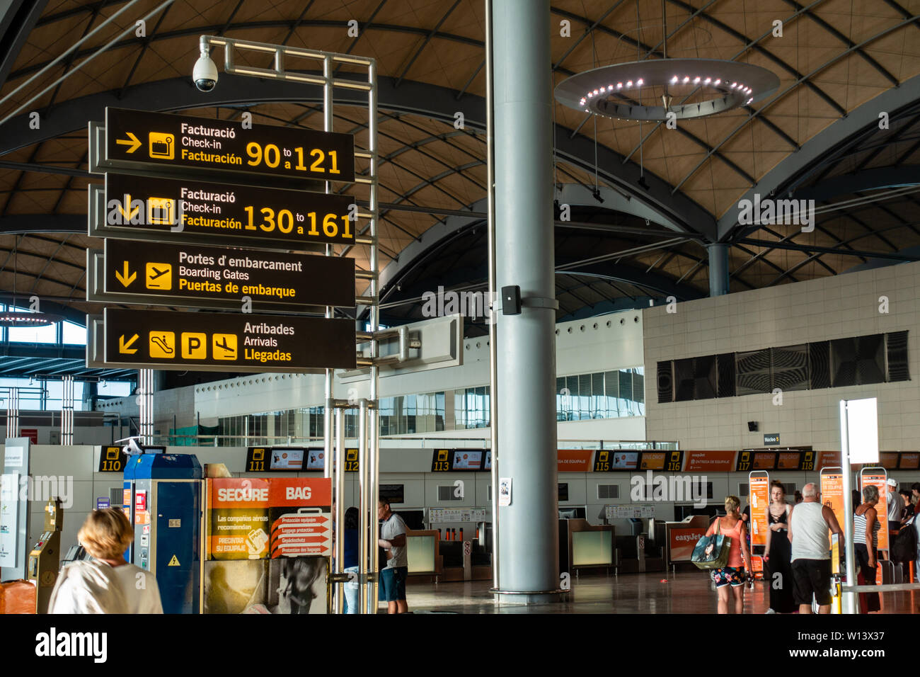 airport departure area Stock Photo - Alamy