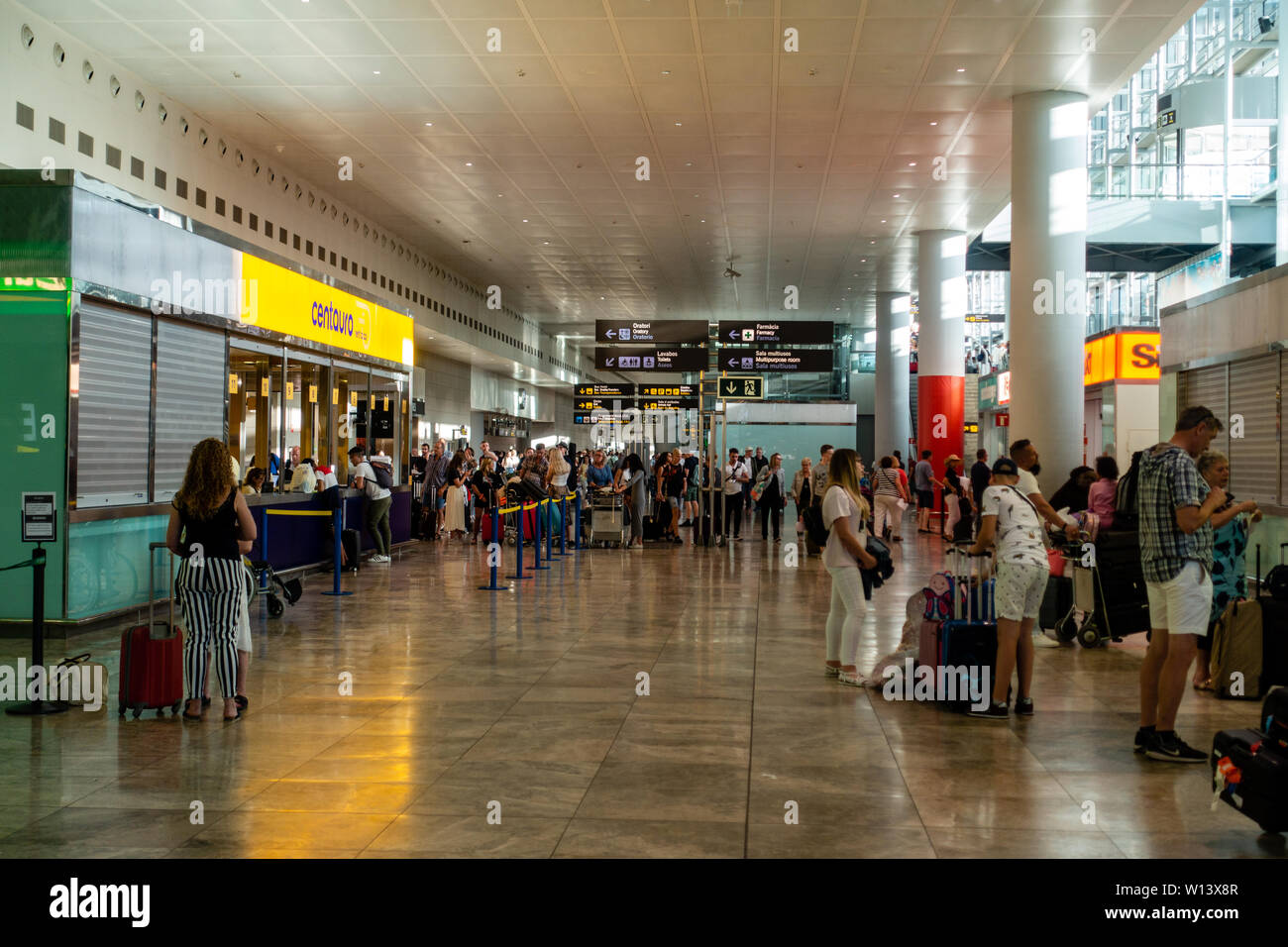 airport departure area Stock Photo - Alamy