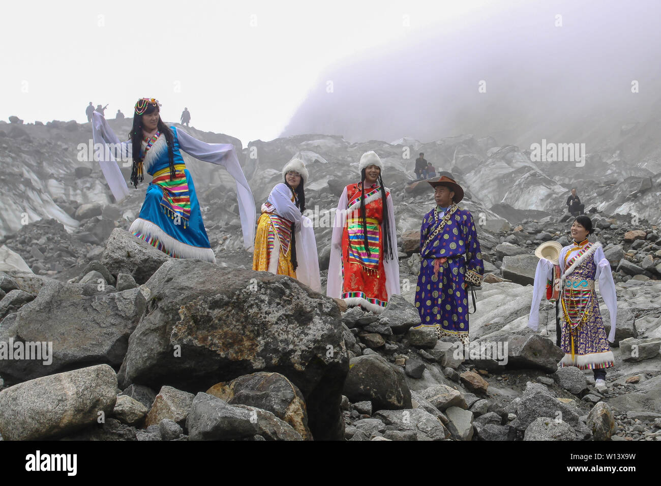 Tourists on Tibetan pilgrimage Stock Photo - Alamy