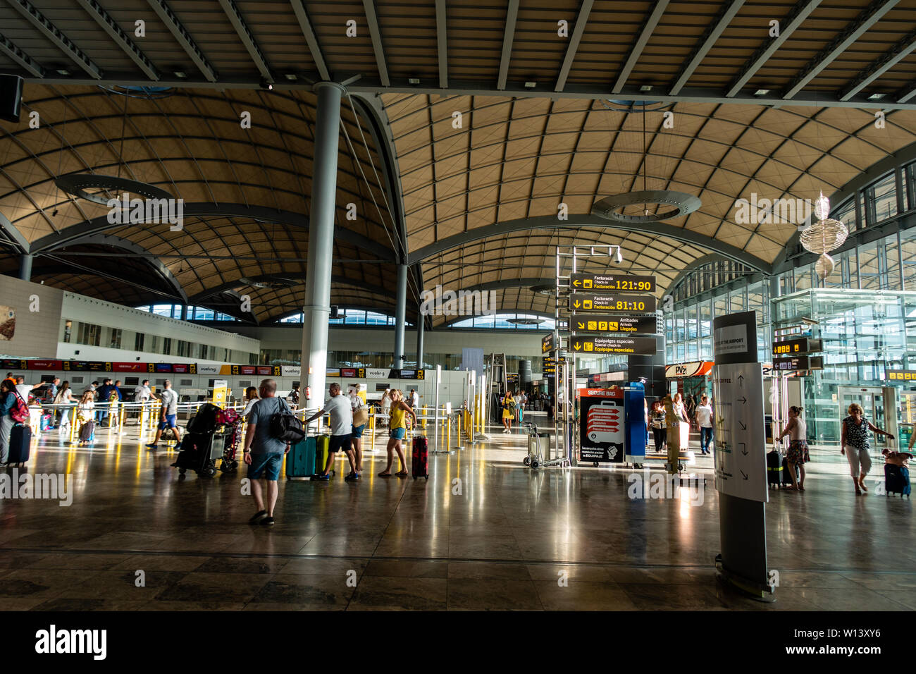 airport departure area Stock Photo - Alamy
