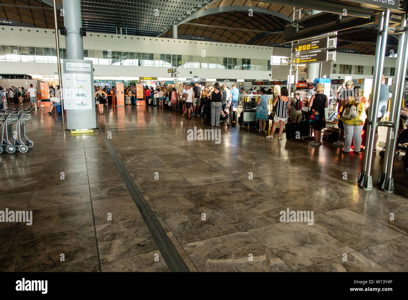 airport departure area Stock Photo - Alamy