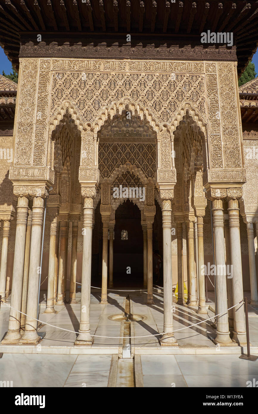 The pavilion entrance to the Sala de los Reyes (Hall of the Kings ...