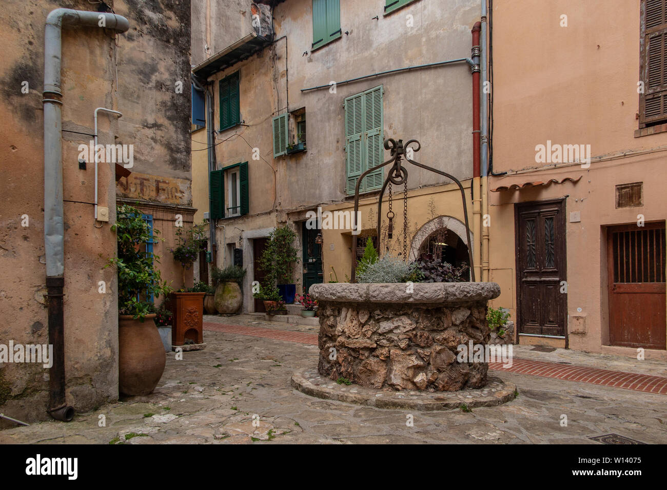Medieval well village france hi-res stock photography and images - Alamy