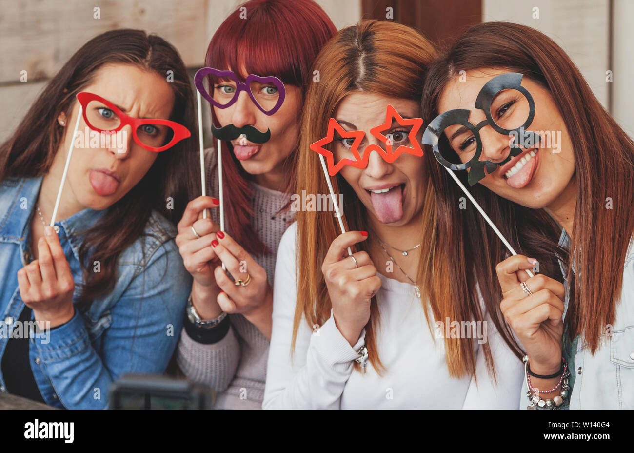 Four young female bloggers hi-res stock photography and images - Alamy