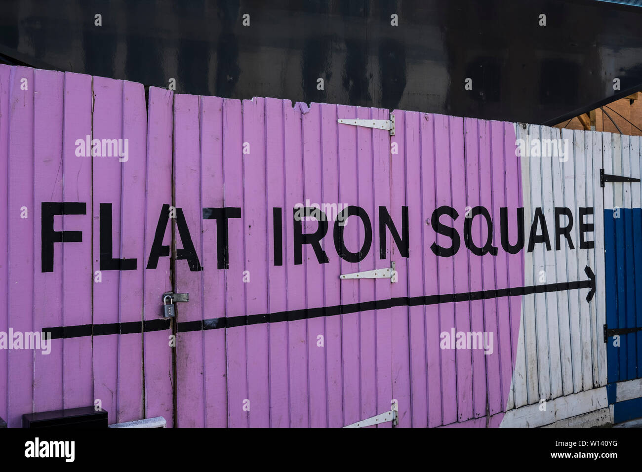 Flat iron square london hi-res stock photography and images - Alamy