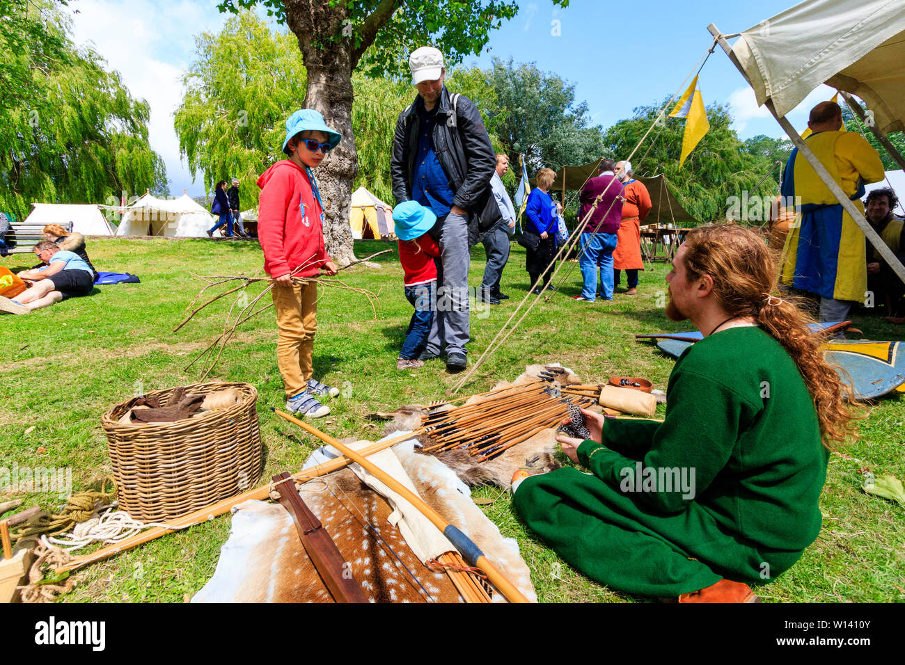 Arrow maker hi-res stock photography and images - Alamy