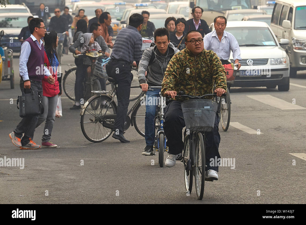 Chinese rush hour hi-res stock photography and images - Alamy
