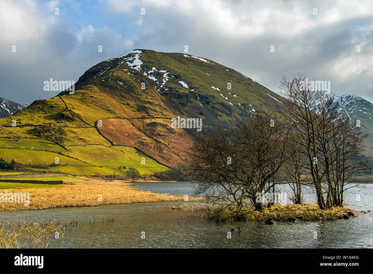 The Tongue and Caudale rising high above Brothers Water in the Lake ...