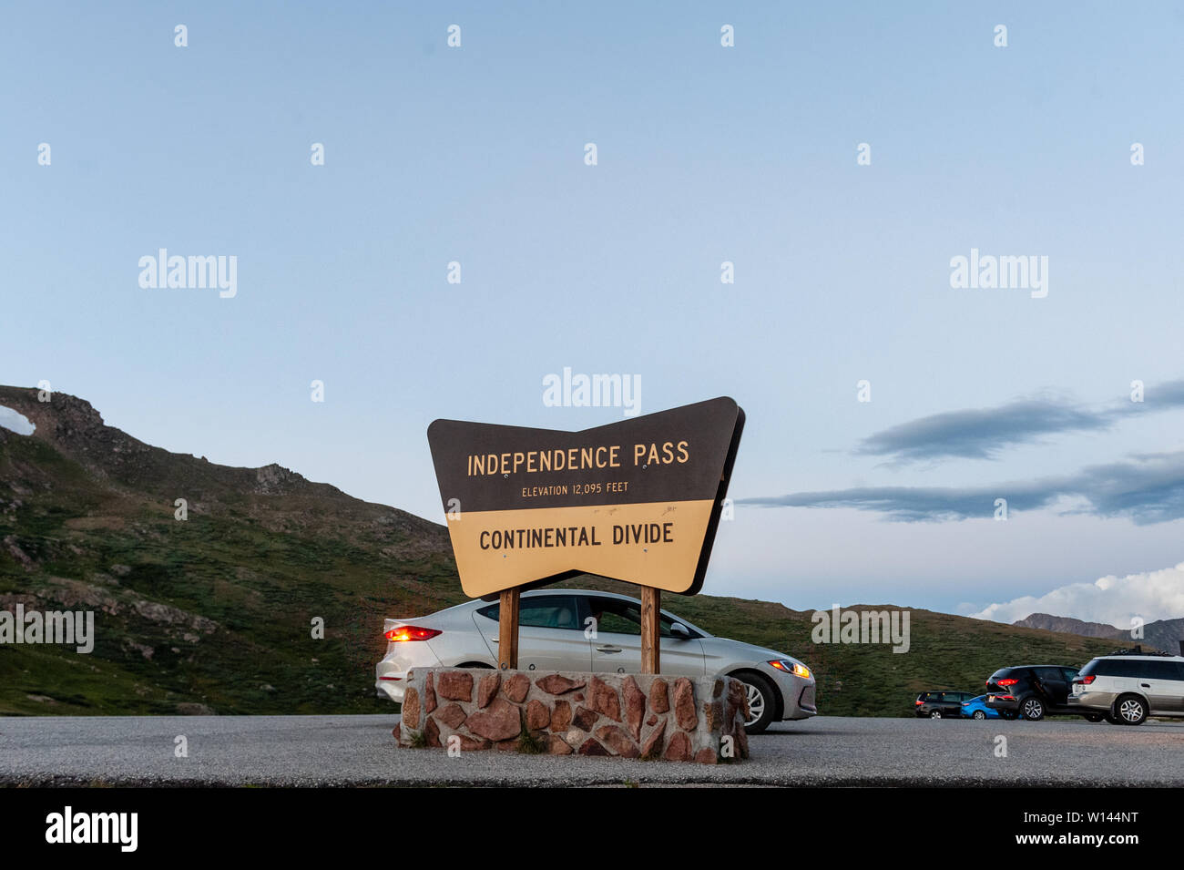 Cars at the top of the independence pass in Colorado Stock Photo - Alamy