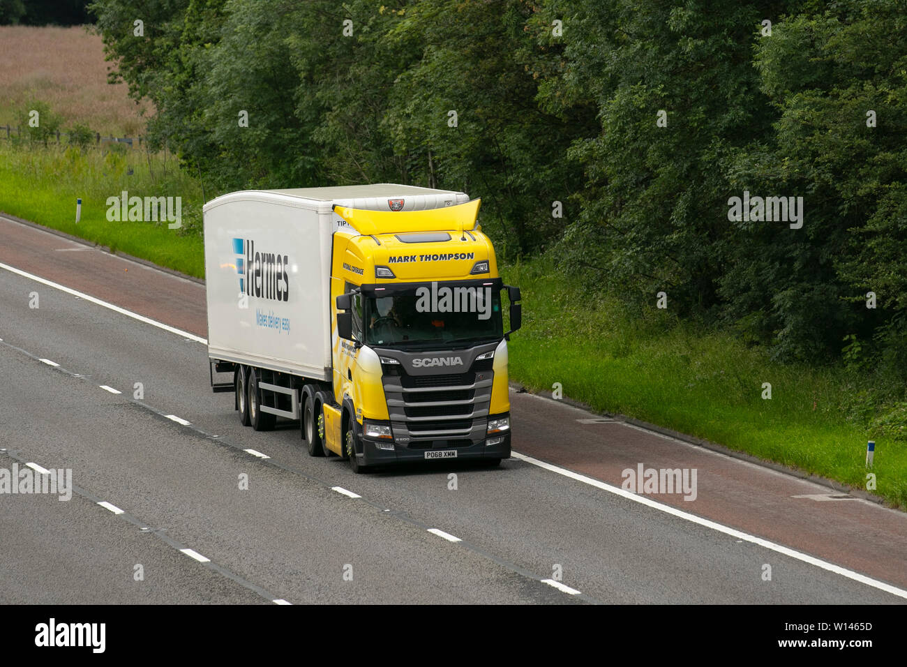 Motor parcels van hi-res stock photography and images - Alamy