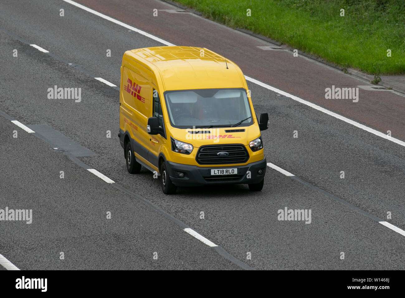 Dhl express hi-res stock photography and images - Alamy