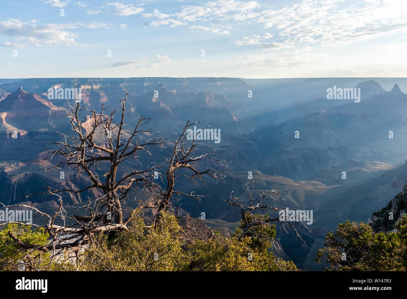 The rising sun over the grand canyon near Yavapai Point, on the ...