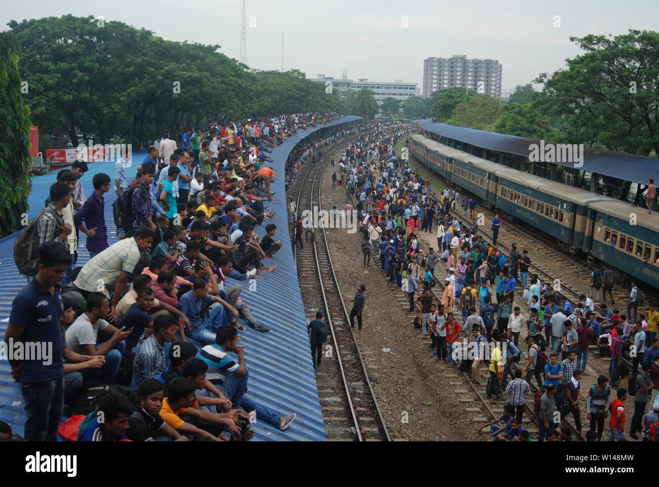 Eid Journey by train with life risk ,31 August 2017 Dhaka Bangladesh ...