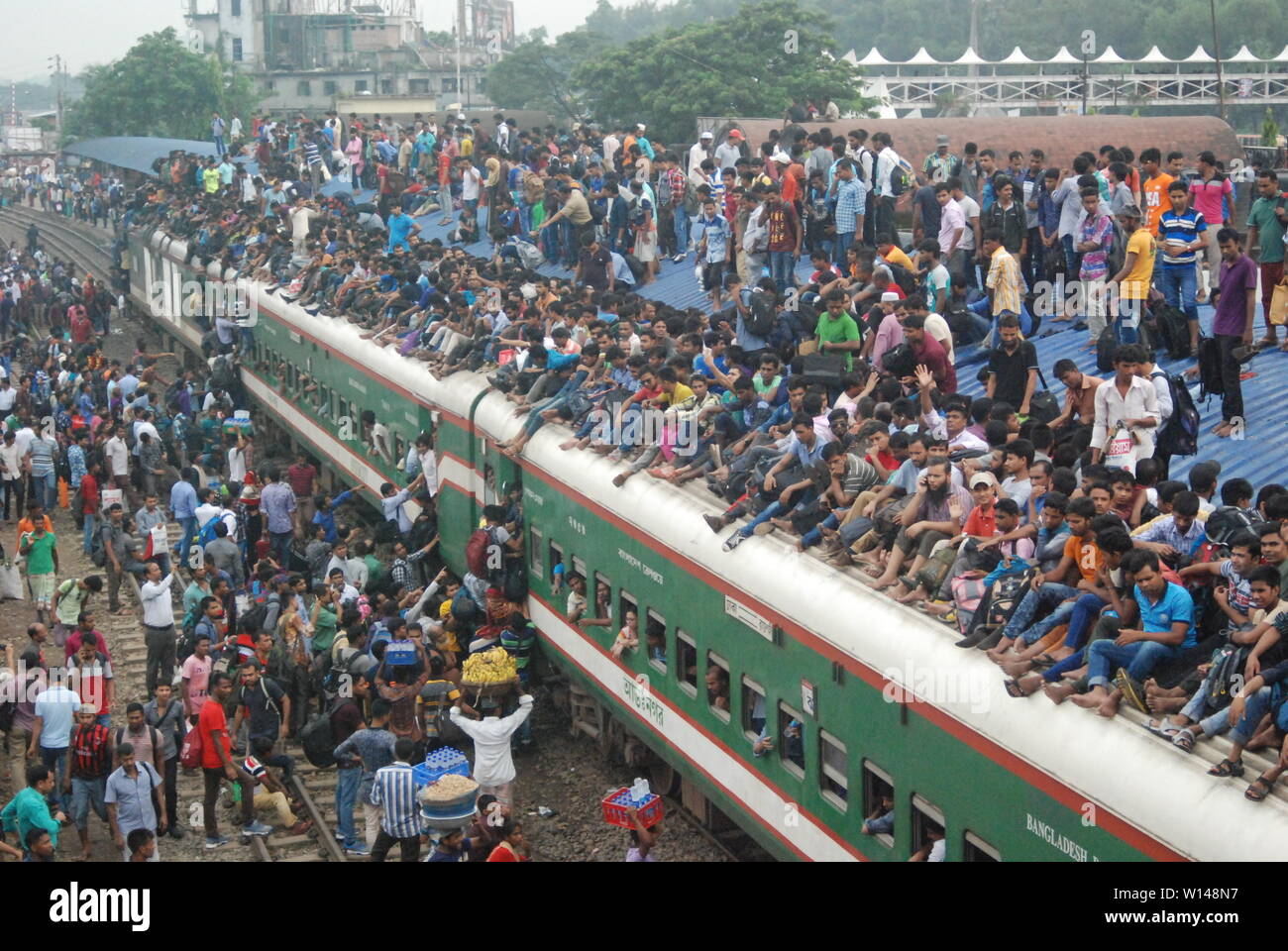 Eid Journey by train with life risk ,31 August 2017 Dhaka Bangladesh ...