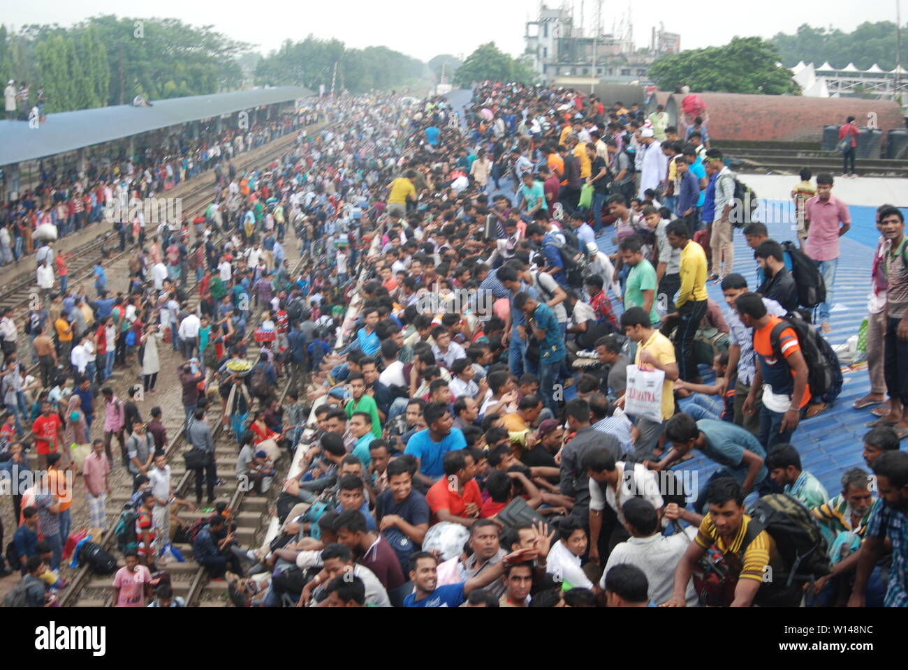 Eid Journey by train with life risk ,31 August 2017 Dhaka Bangladesh ...
