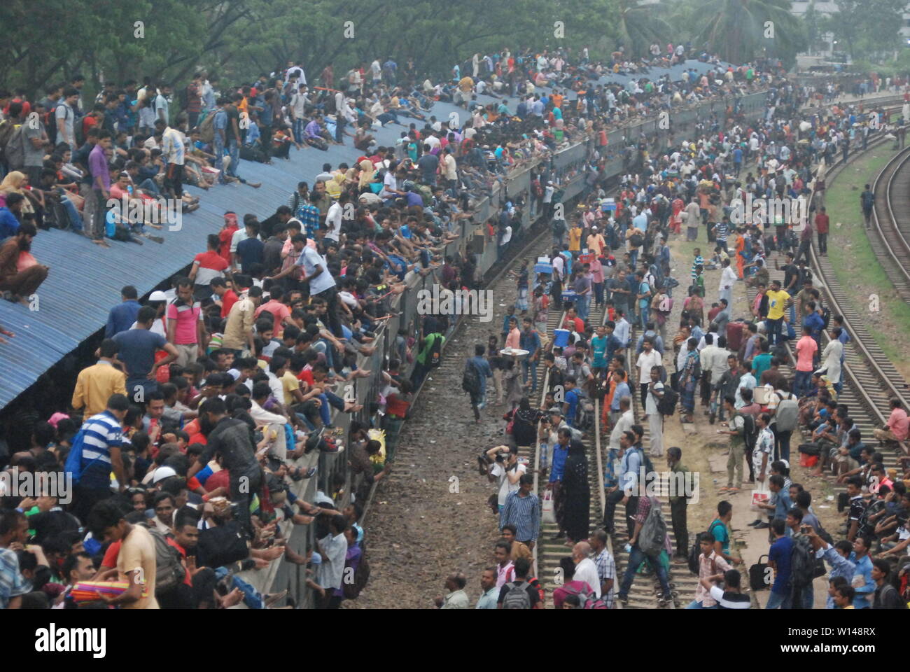 Eid Journey by train with life risk ,31 August 2017 Dhaka Bangladesh ...