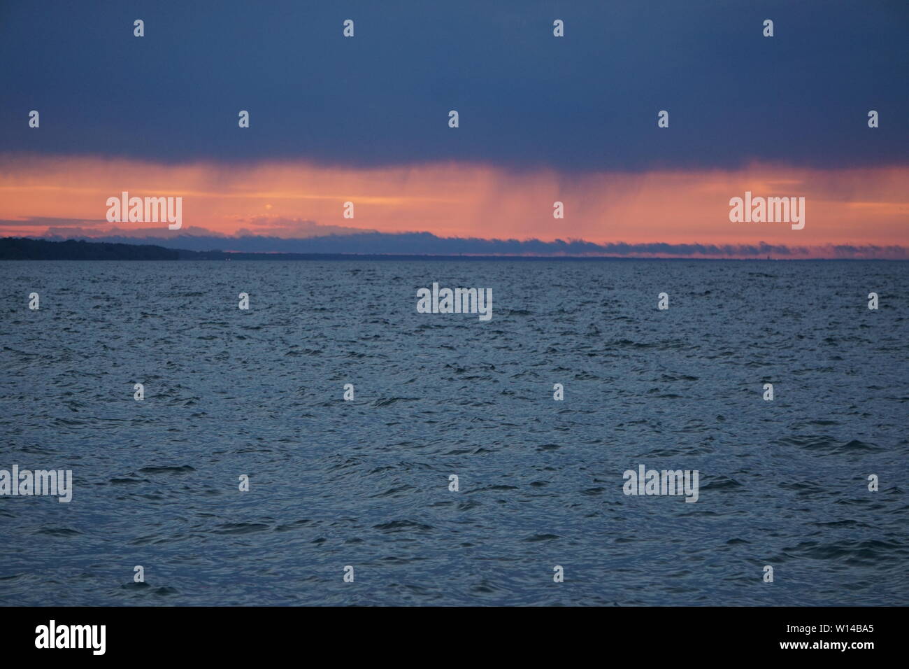 Lake sunset dusk hi-res stock photography and images - Alamy