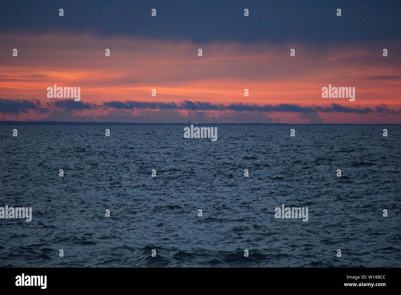 Lake sunset dusk hi-res stock photography and images - Alamy