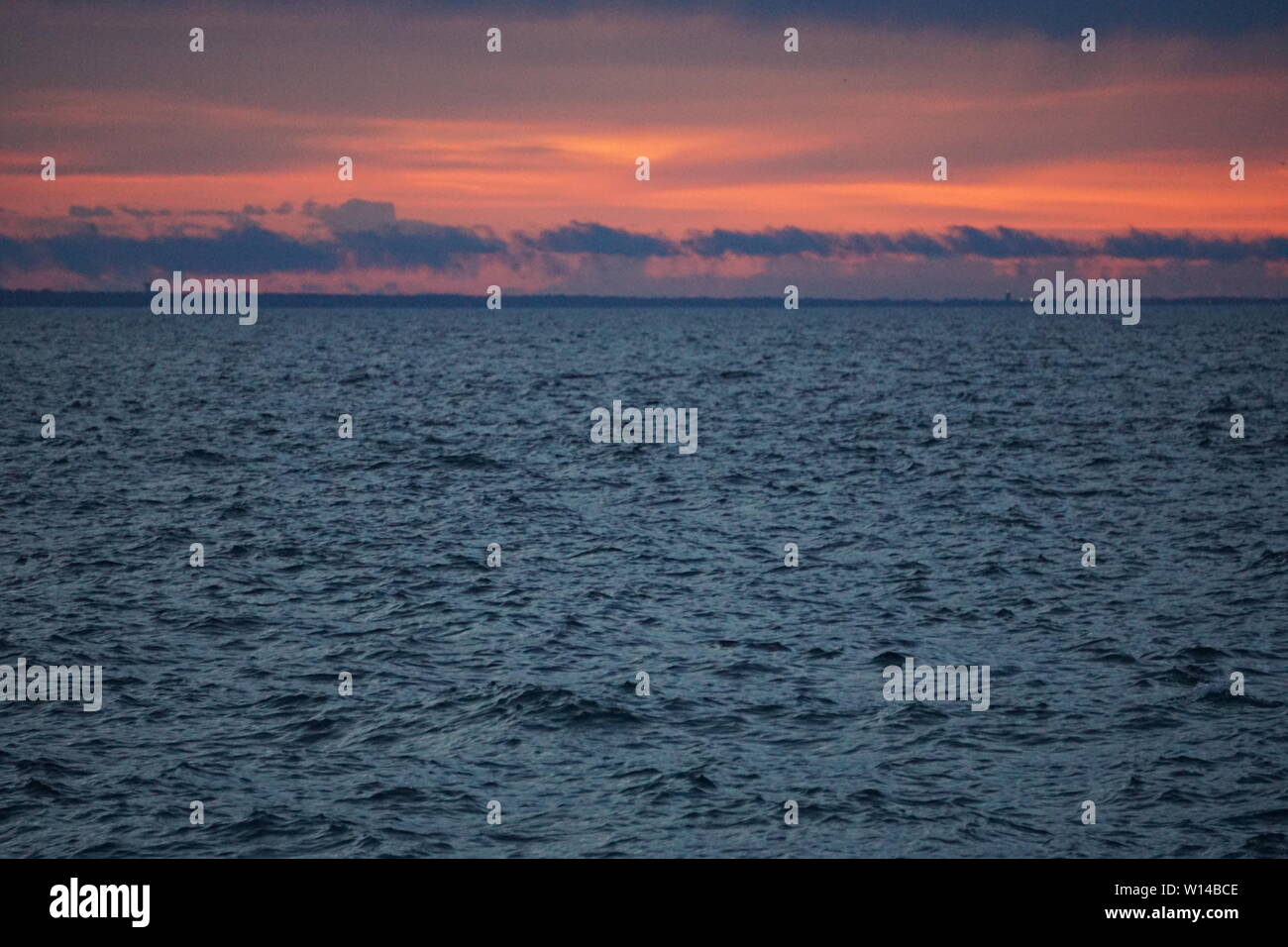 Lake sunset dusk hi-res stock photography and images - Alamy