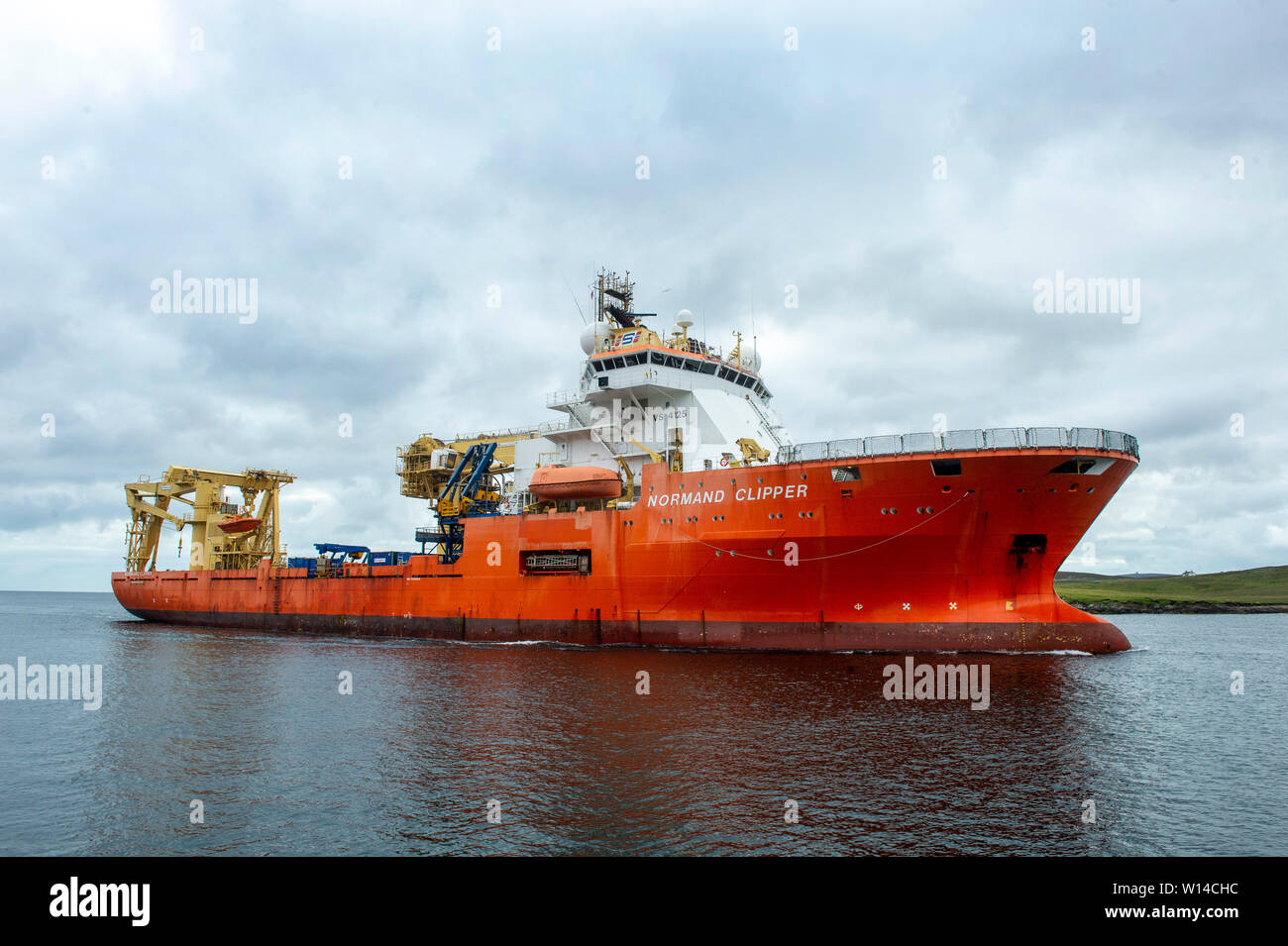 Normand Clipper berthing and putting ashore decommissioned oil rig ...