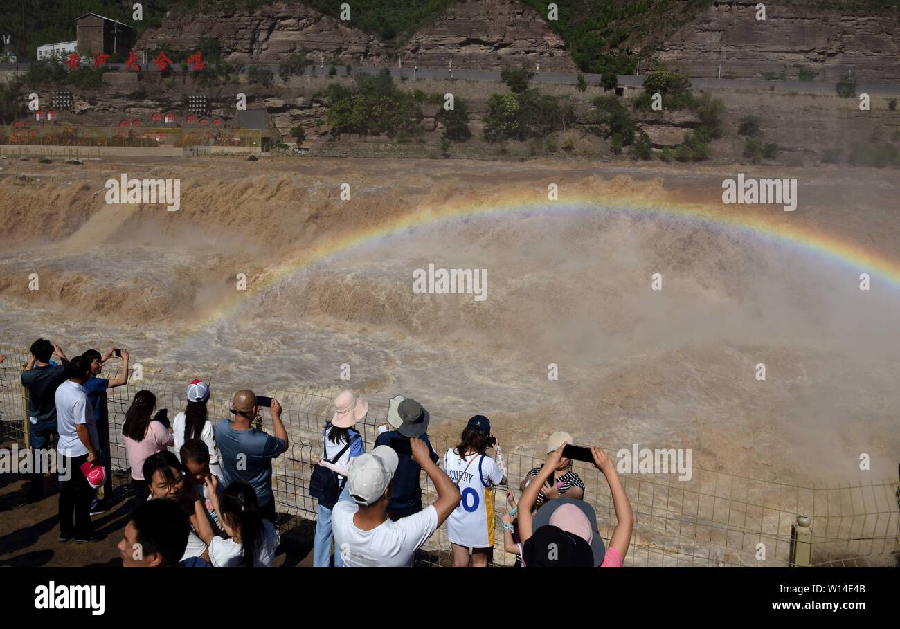 Linfen, China. 30th June, 2019. People watch scenery at the Hukou ...