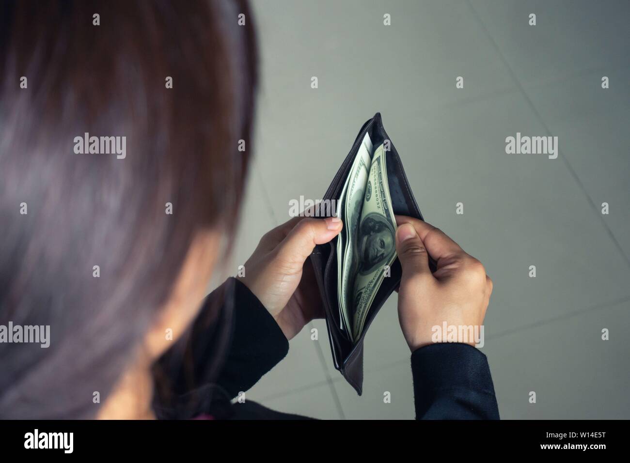 Female hands dollar banknotes hi-res stock photography and images - Alamy