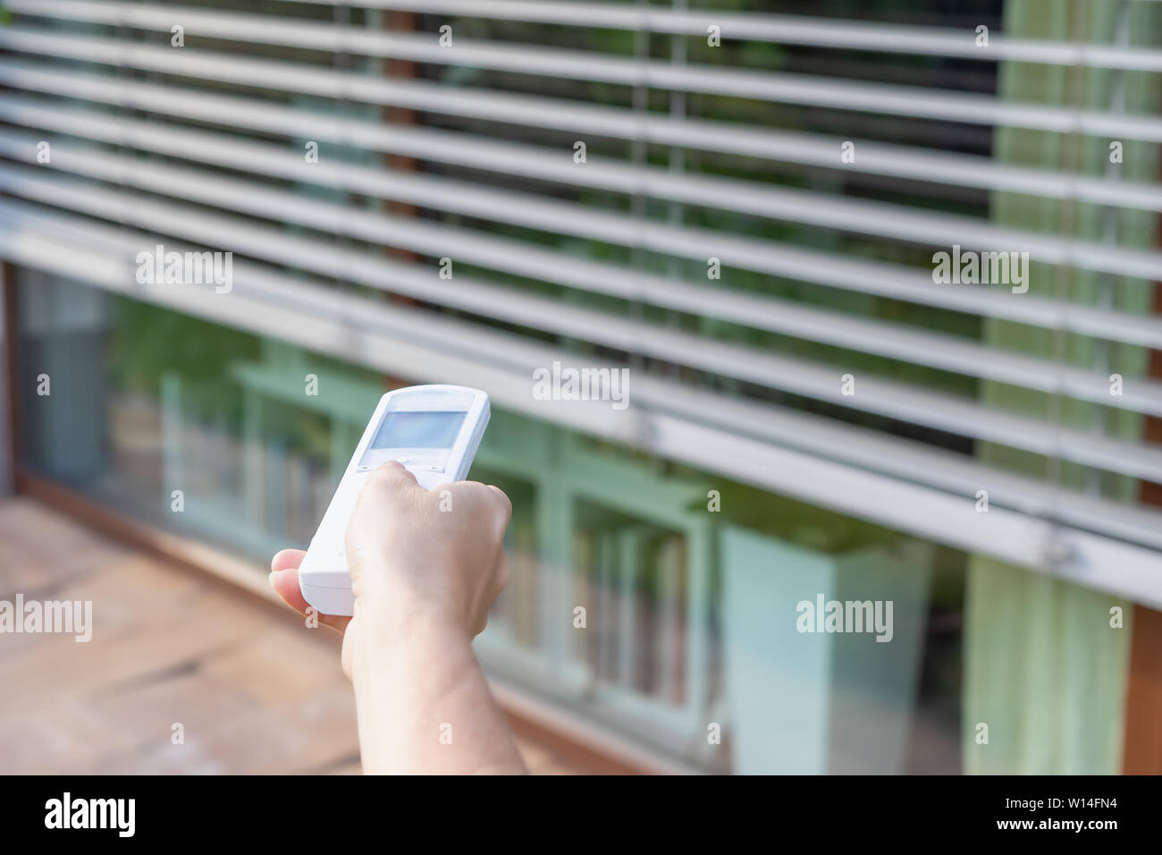 Control the external window blinds with the remote control. Vertically ...
