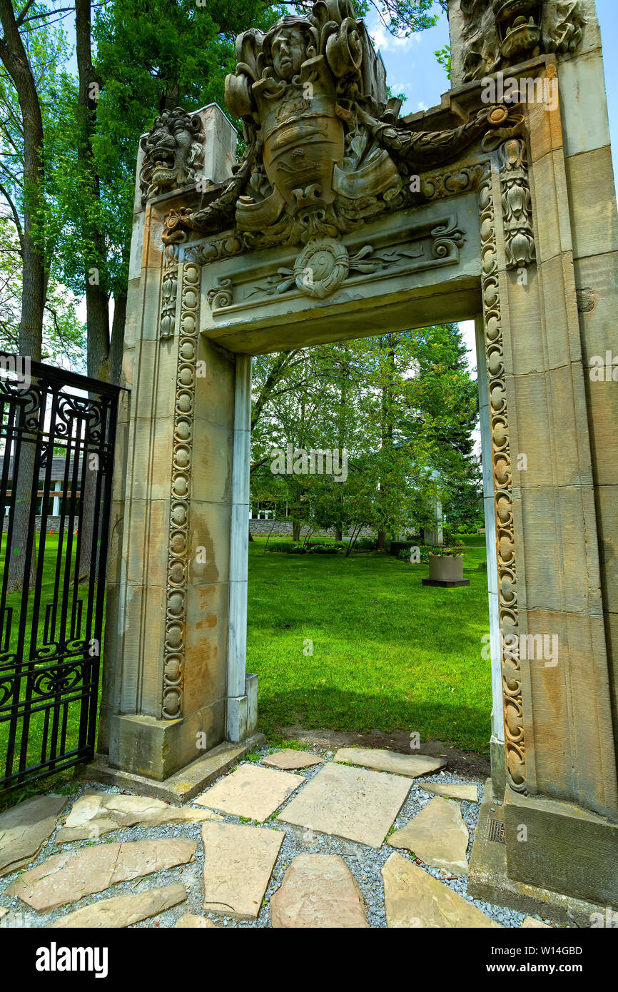 Guild park sculpture hi-res stock photography and images - Alamy