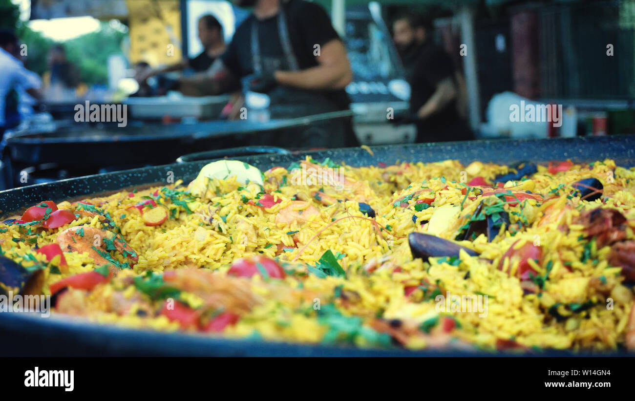 Making sea fish paella hi-res stock photography and images - Alamy