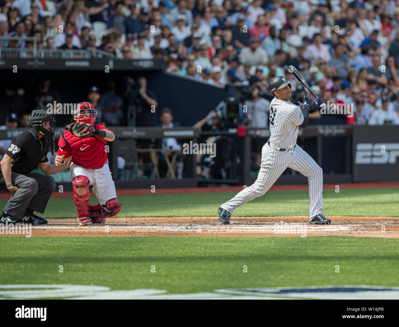 Mlb bases hi-res stock photography and images - Alamy