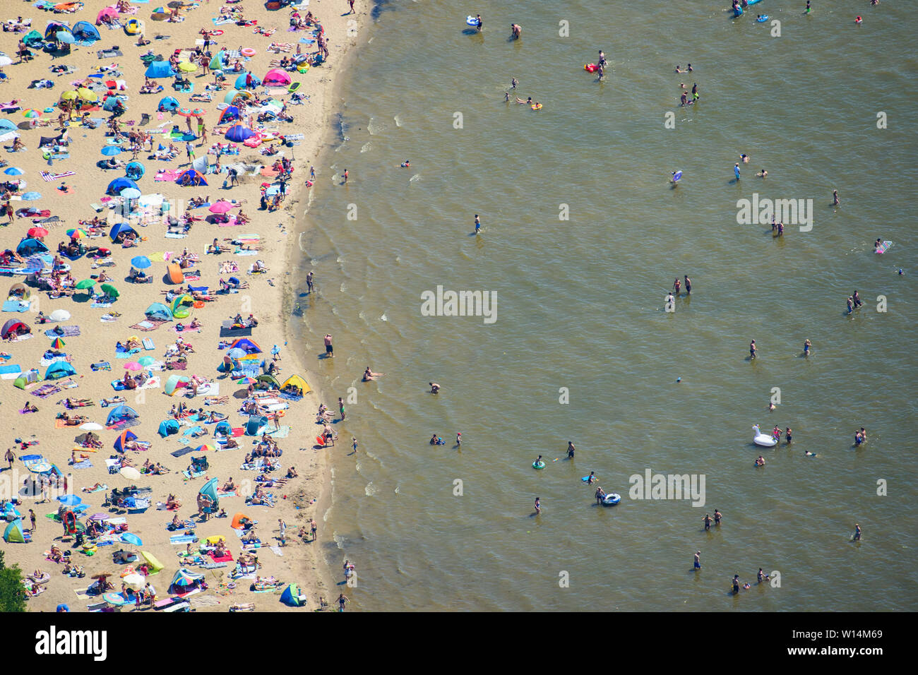 Berlin, Germany. 30th June, 2019. People bathe and sunbathe in the lido ...