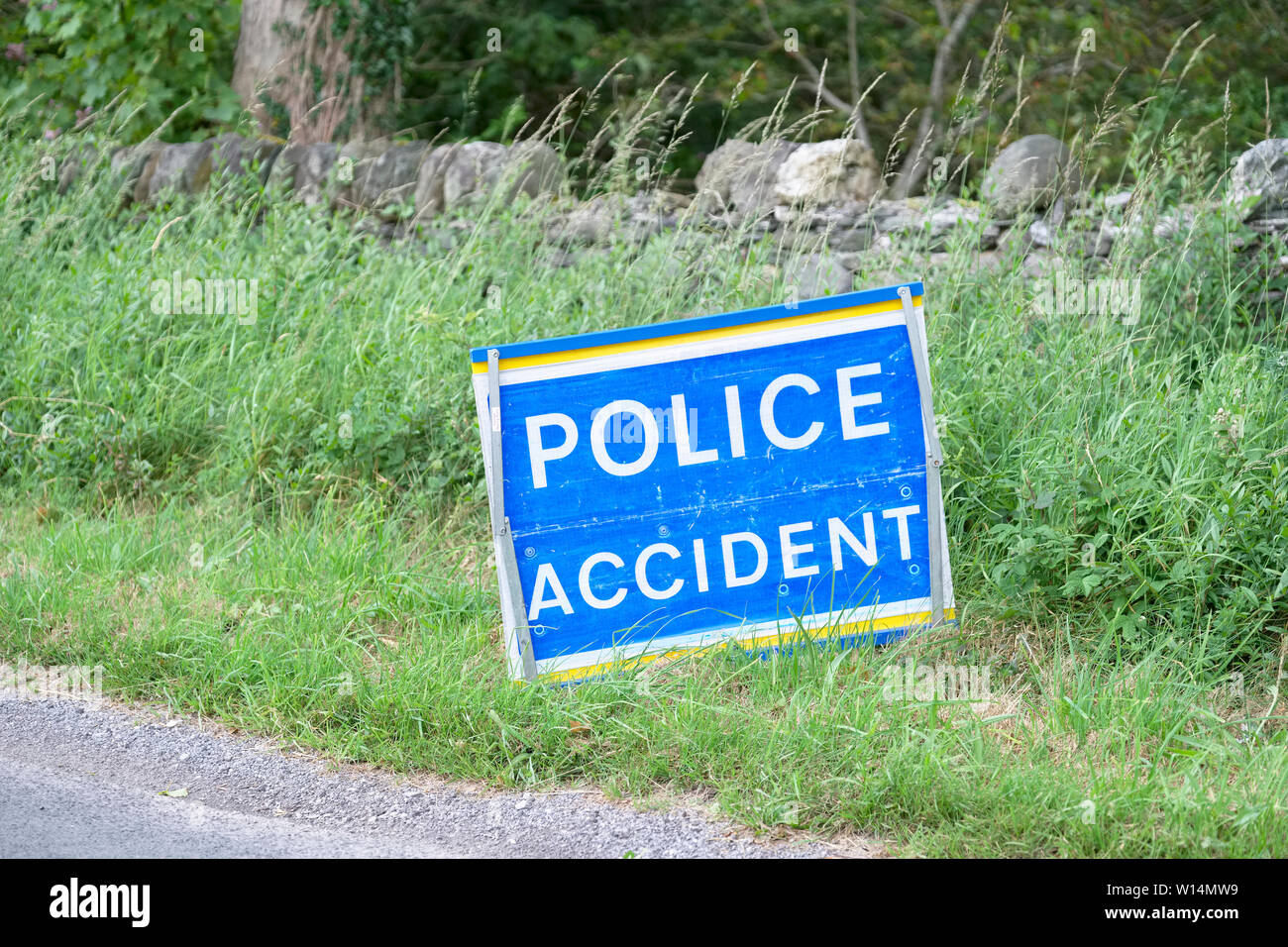 Police crash warning sign hi-res stock photography and images - Alamy