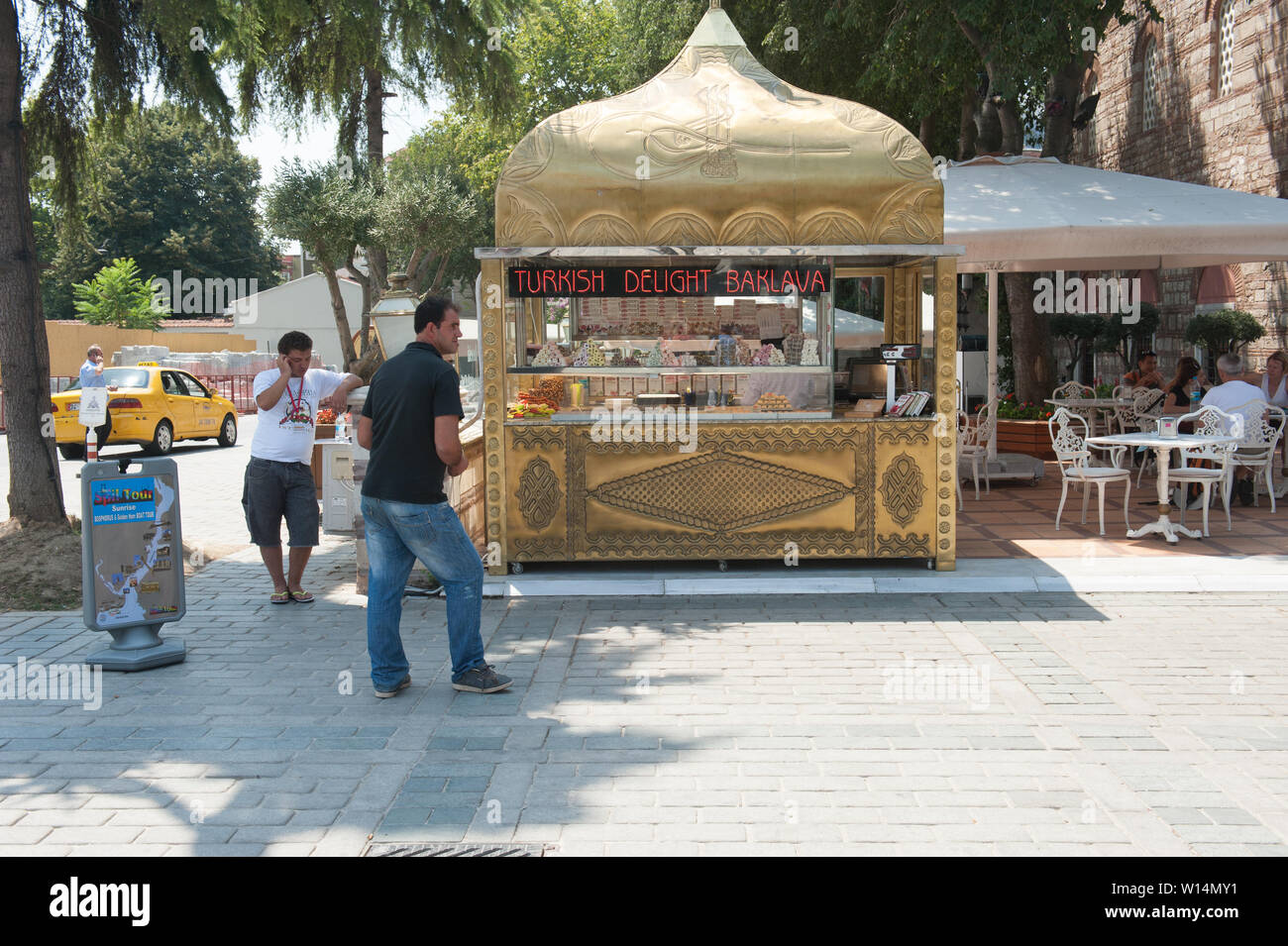Pavement cafe istanbul hi-res stock photography and images - Alamy