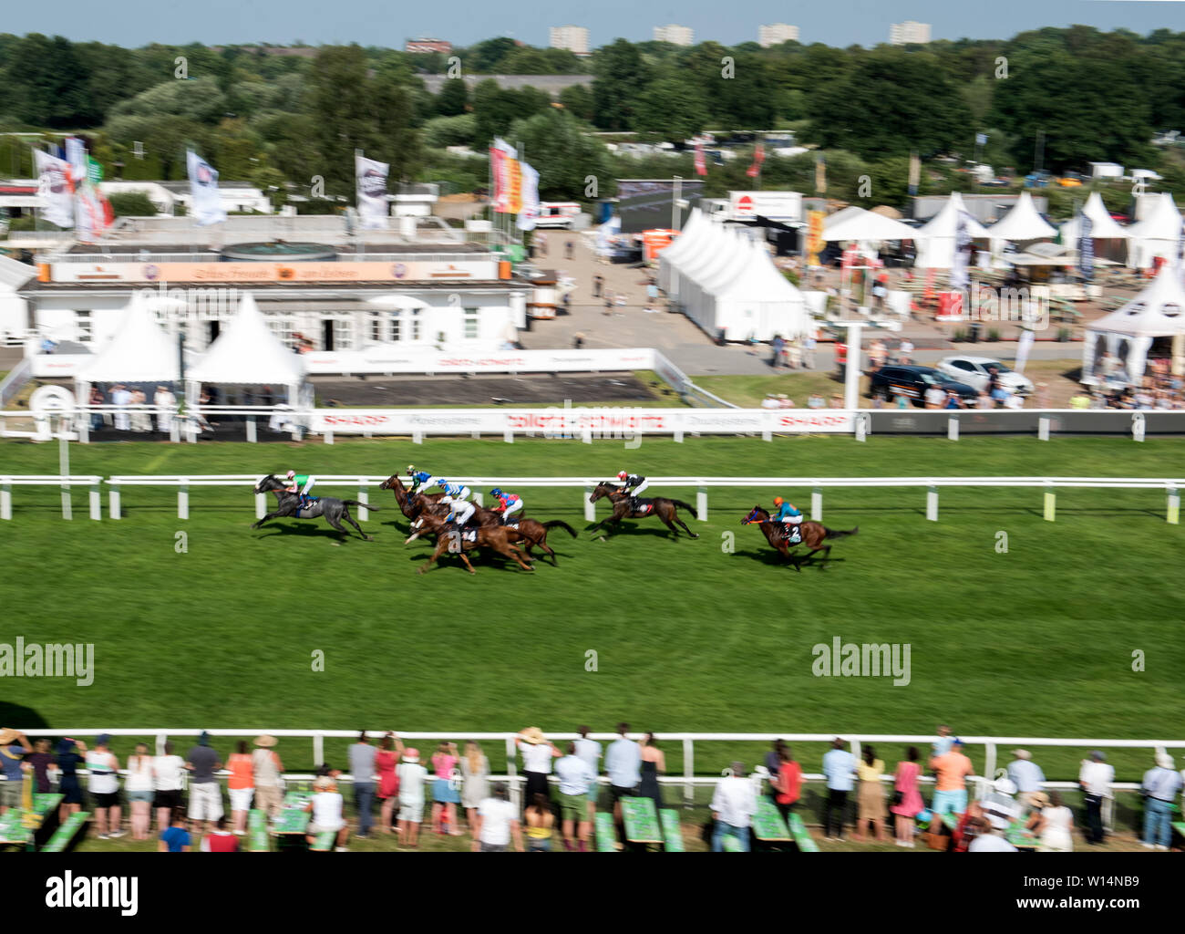 Hamburg, Germany. 30th June, 2019. Spectators follow a race on the ...