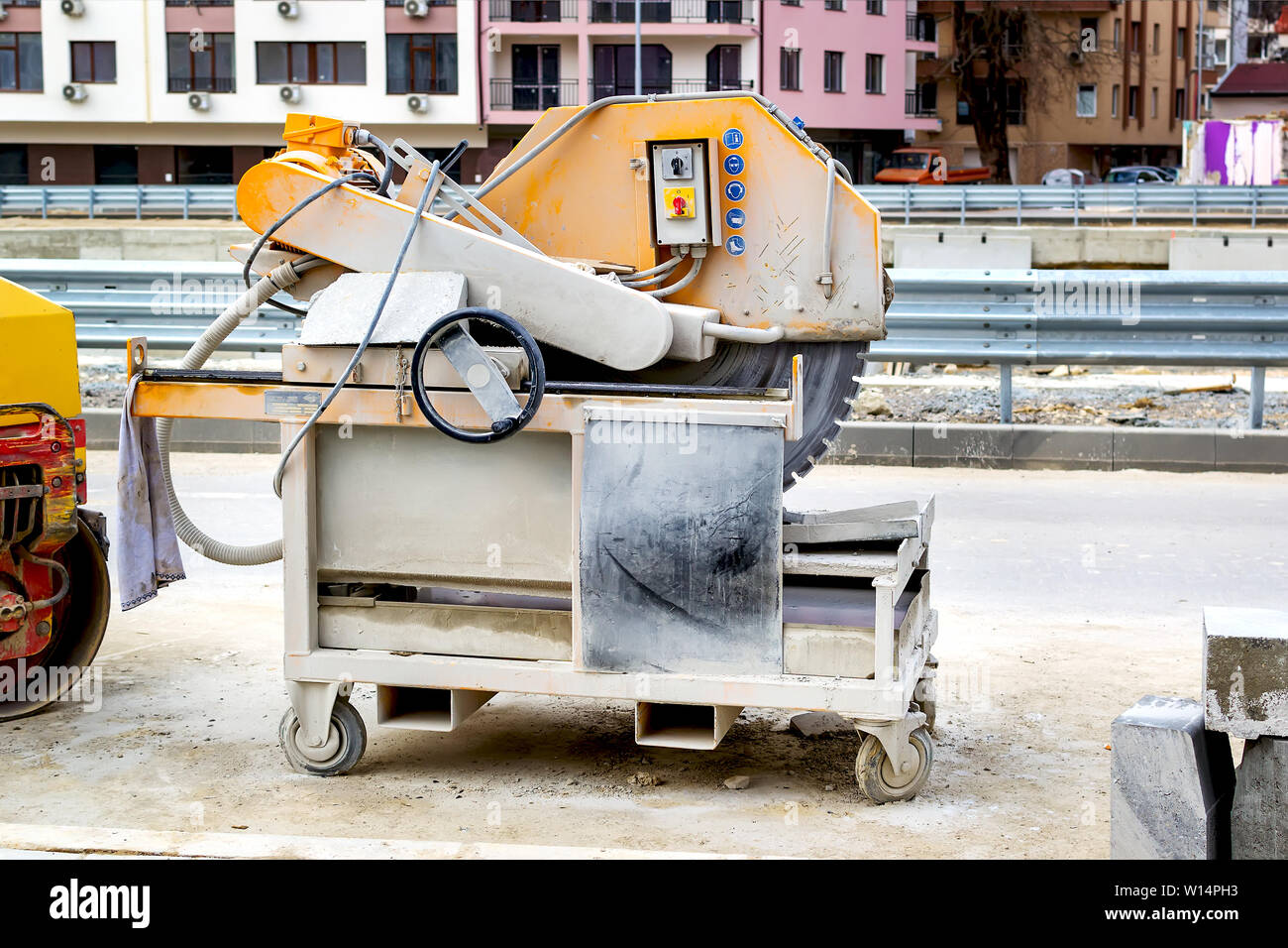 Paving slabs repair hi-res stock photography and images - Alamy