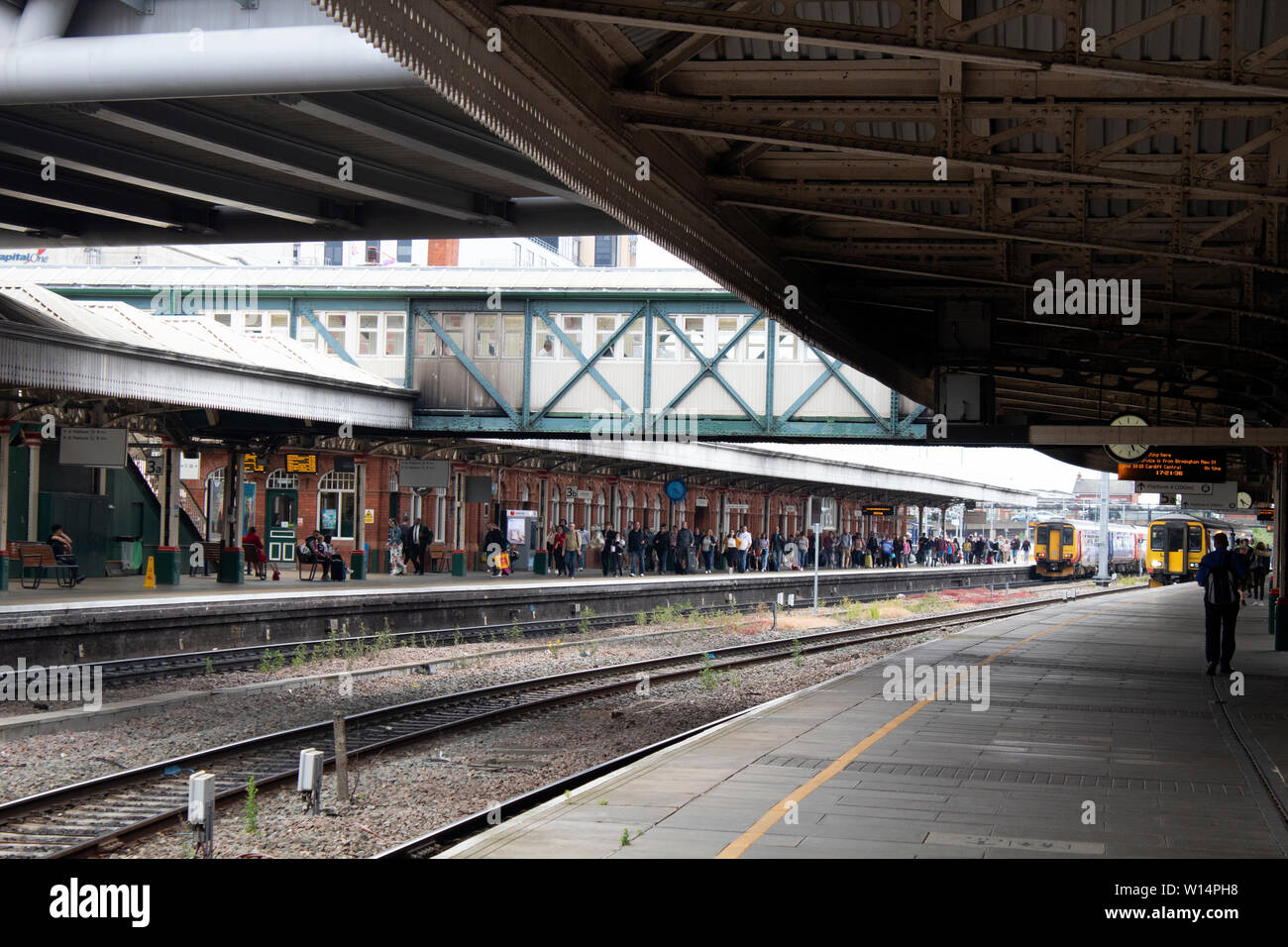 Nottingham station hi-res stock photography and images - Alamy