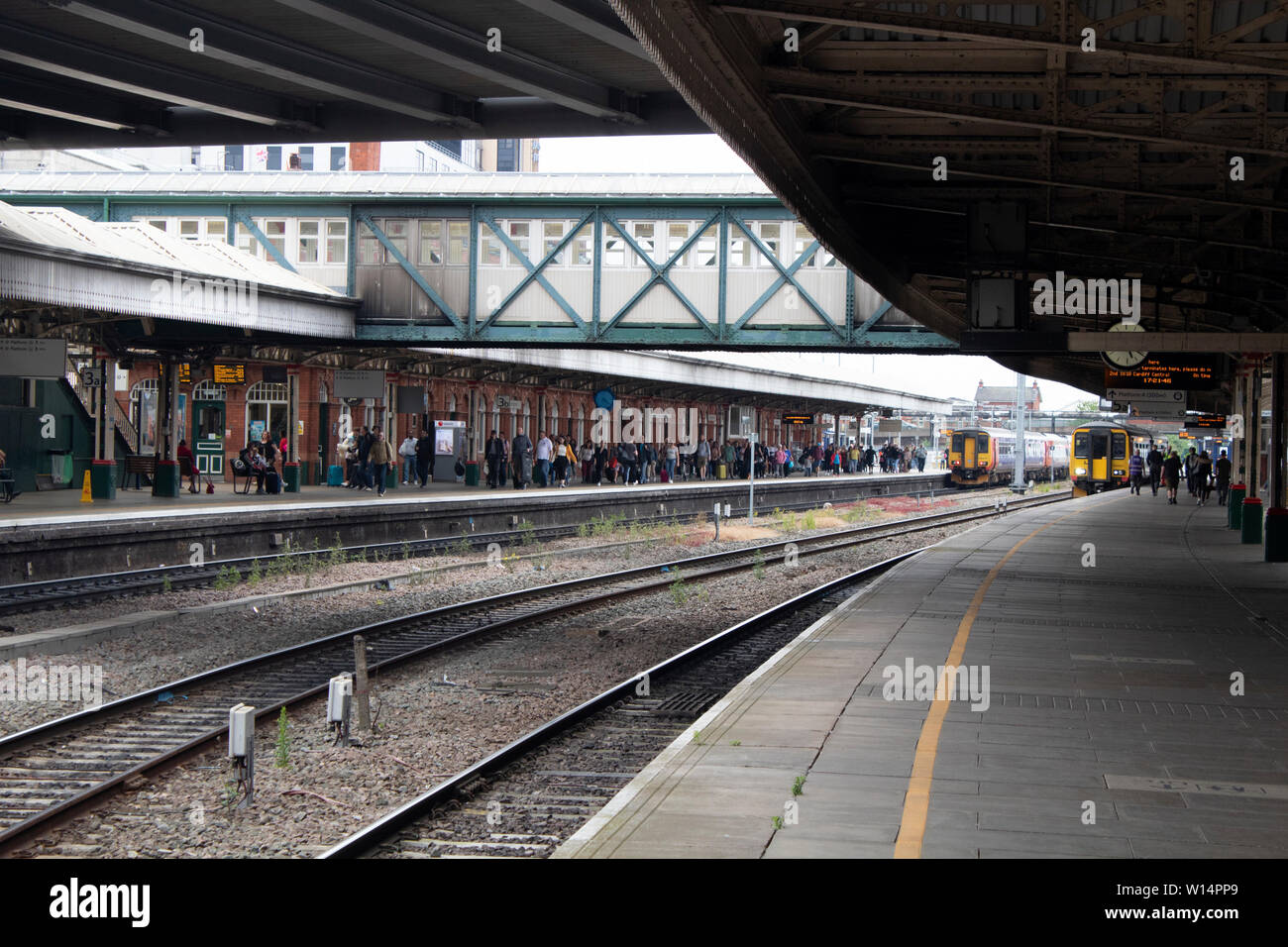 The railway track and platform inside Nottingham railway station ...