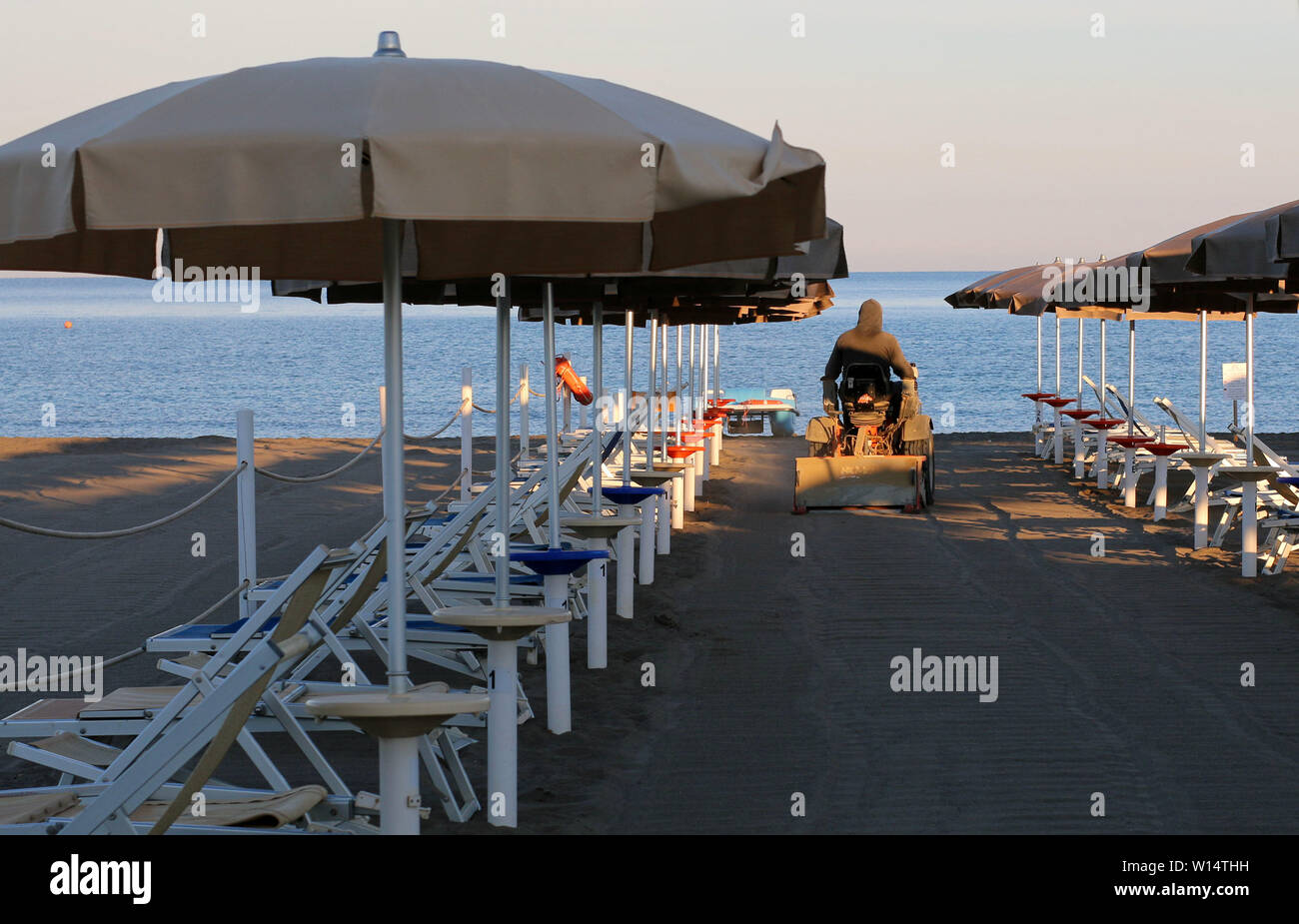Beach cleaning machine hi-res stock photography and images - Alamy