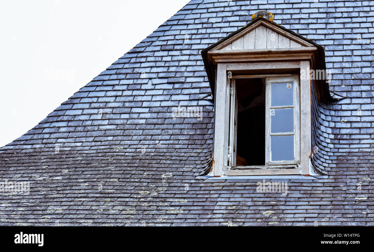 Dormer windows hi-res stock photography and images - Alamy