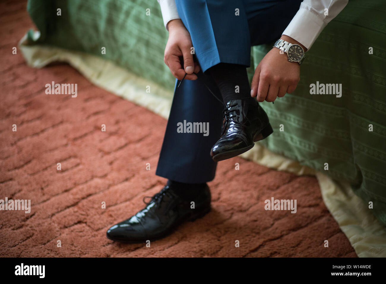 Man clock hands hi-res stock photography and images - Alamy