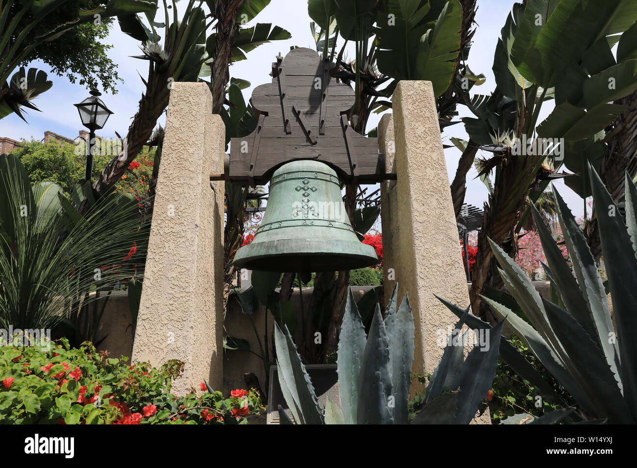 Statue with bronze bell in Downtown Los Angeles Stock Photo - Alamy