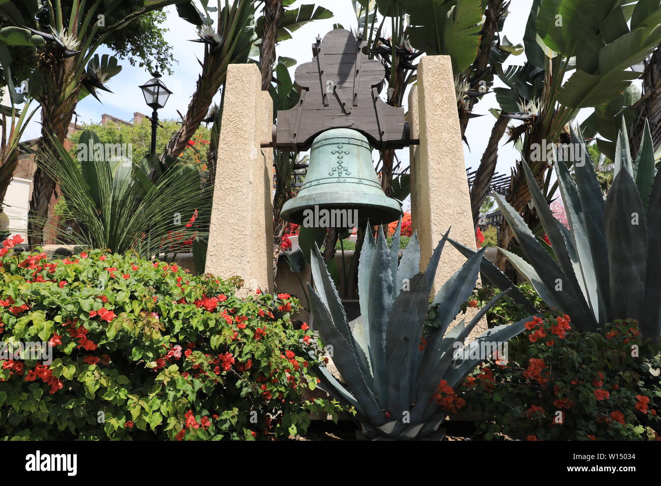Statue with bronze bell in Downtown Los Angeles Stock Photo - Alamy