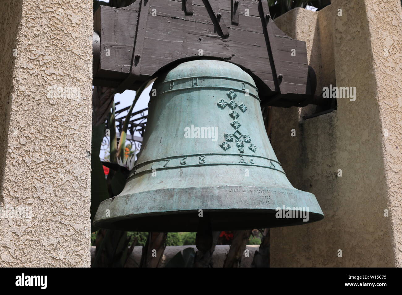 Statue with bronze bell in Downtown Los Angeles Stock Photo - Alamy