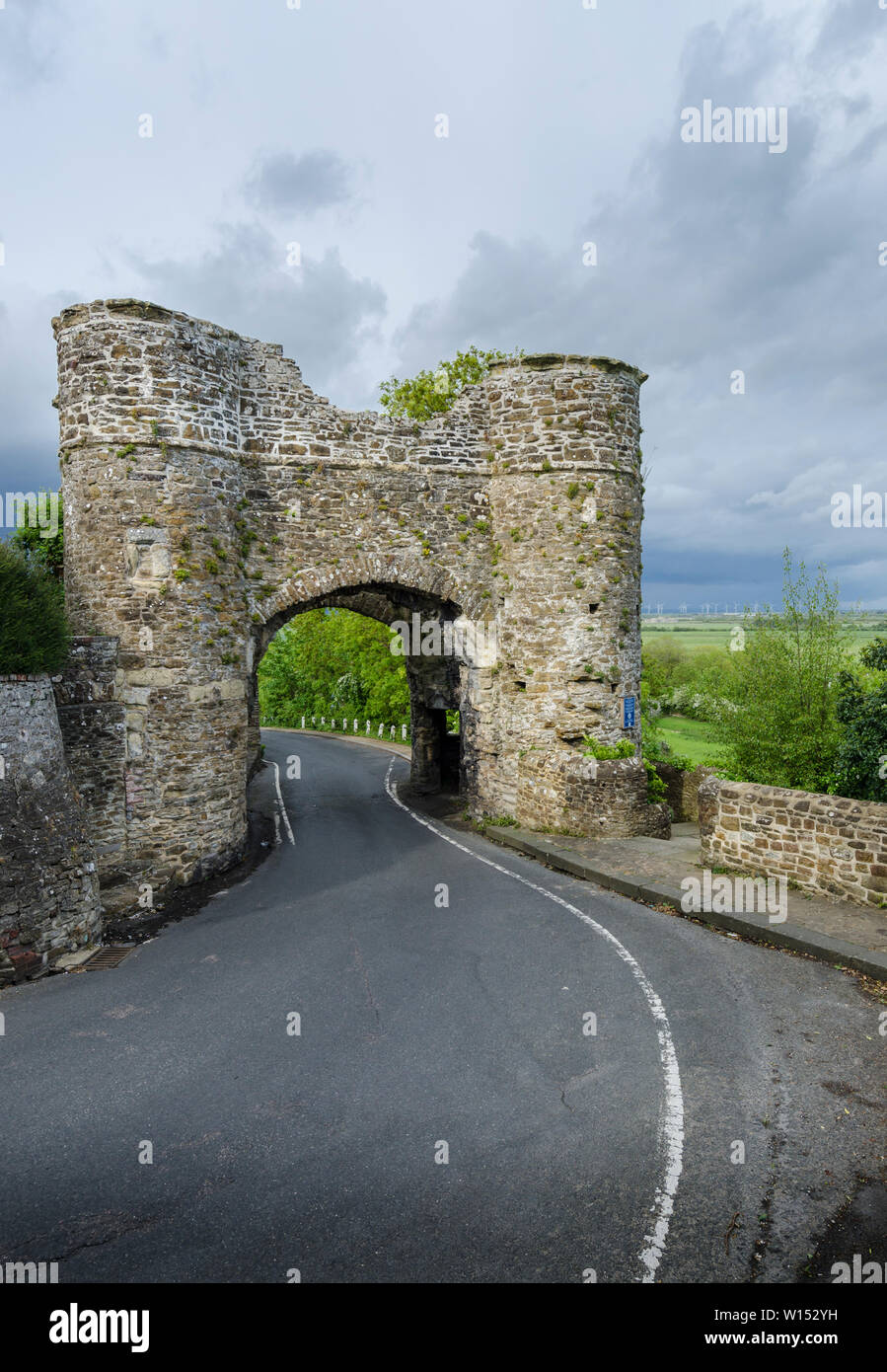 Kent historic medieval architecture stonework hi-res stock photography ...