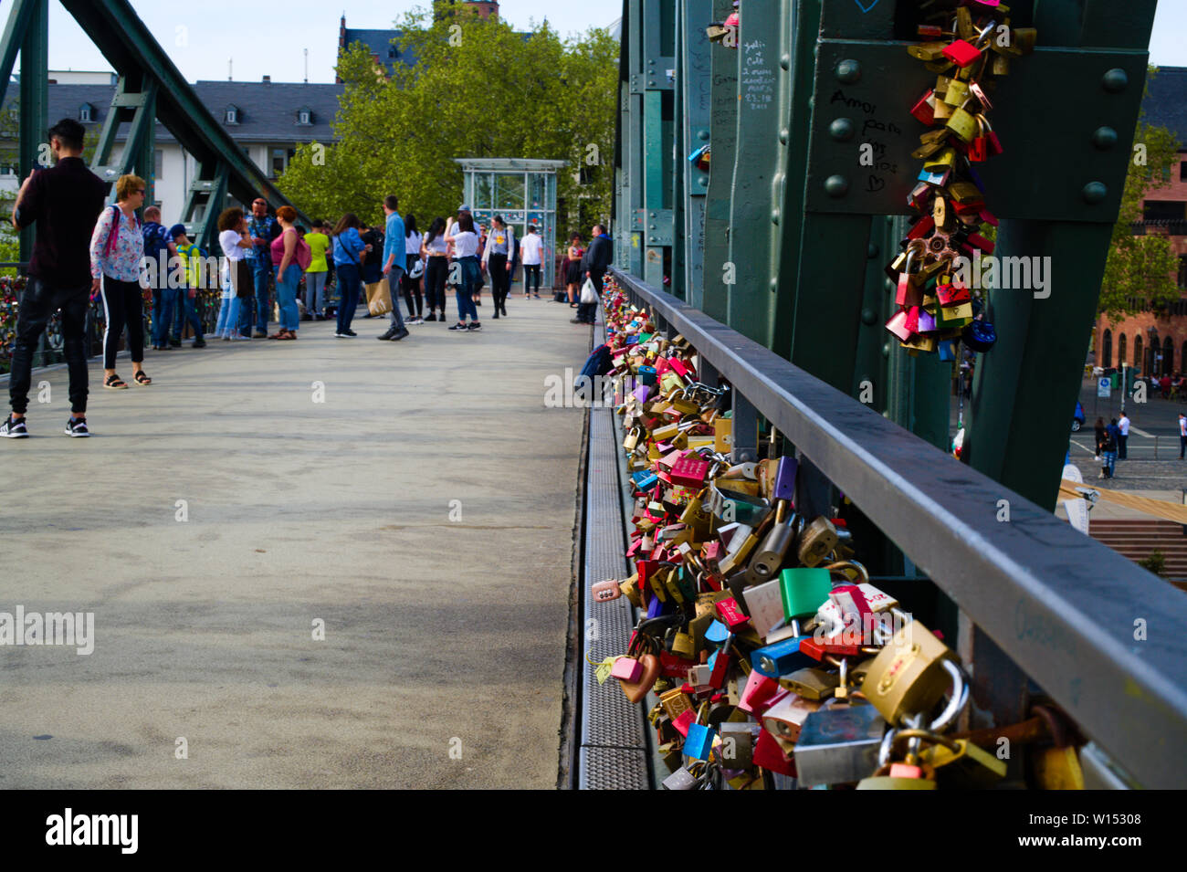 Footbridge locks hi-res stock photography and images - Alamy