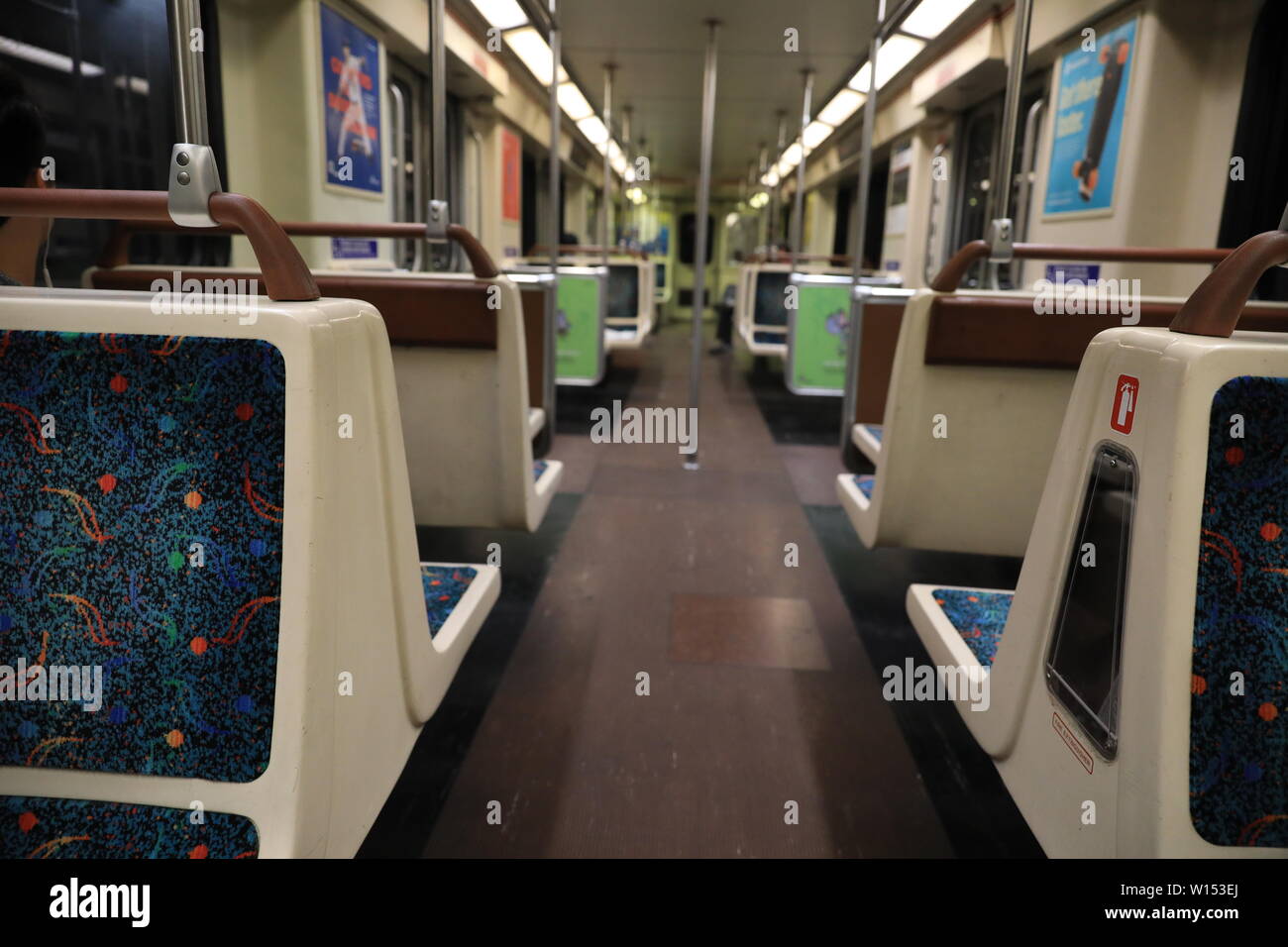 Open subway doors hi-res stock photography and images - Alamy